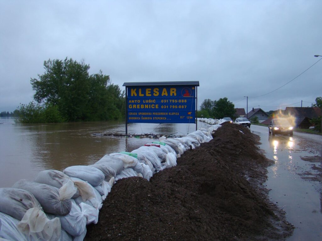 U 2021. godini SANIRA SE PARAPETNI ZID NA POTEZU GREBNICE – BAZIK ...