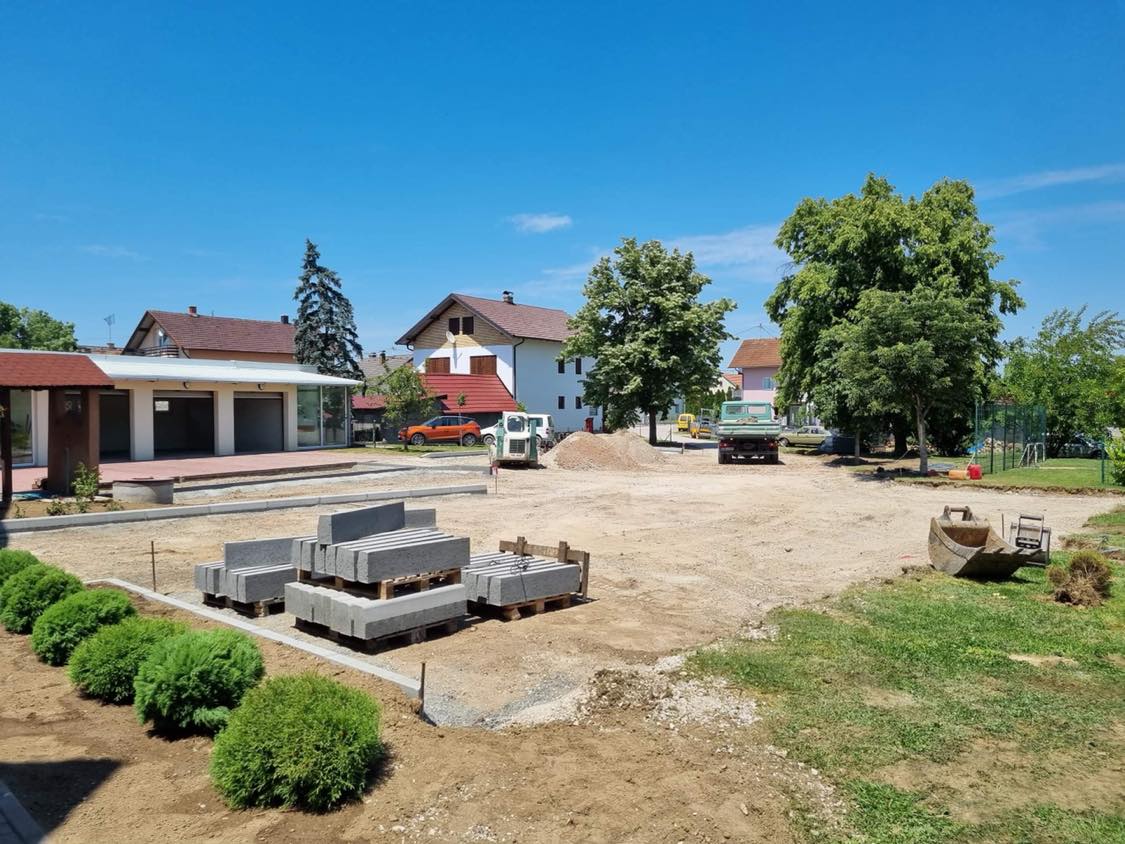 UREĐENJE DVORIŠTA ŽUPNE CRKVE SVETE ANE U DOMALJEVCU - Općina ...