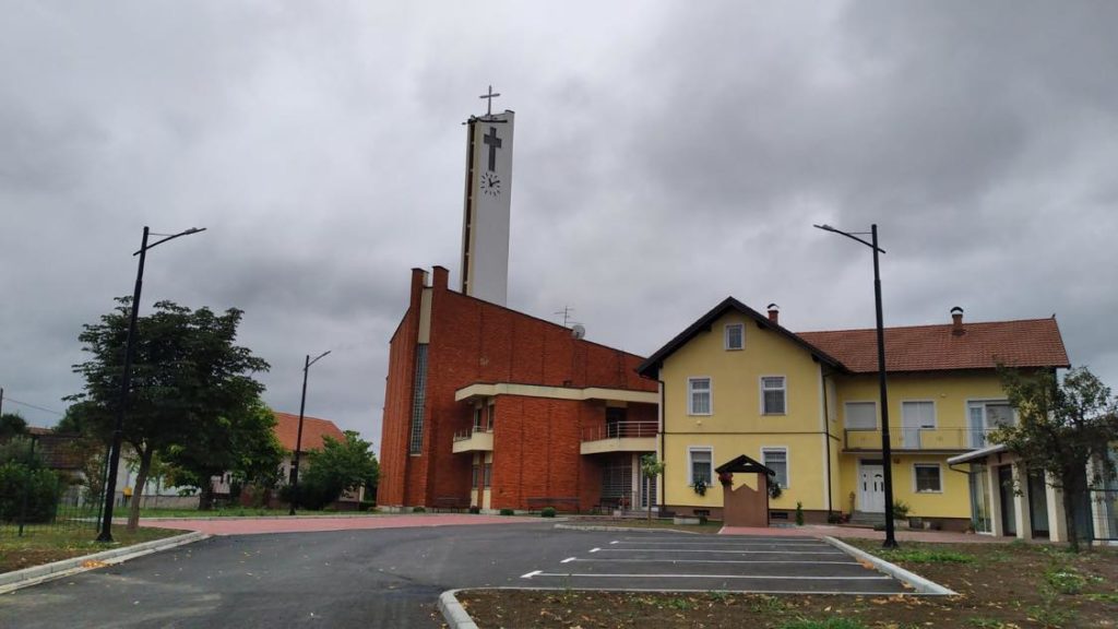 UREĐENJE DVORIŠTA ŽUPNE CRKVE U DOMALJEVCU - Općina Domaljevac-Šamac